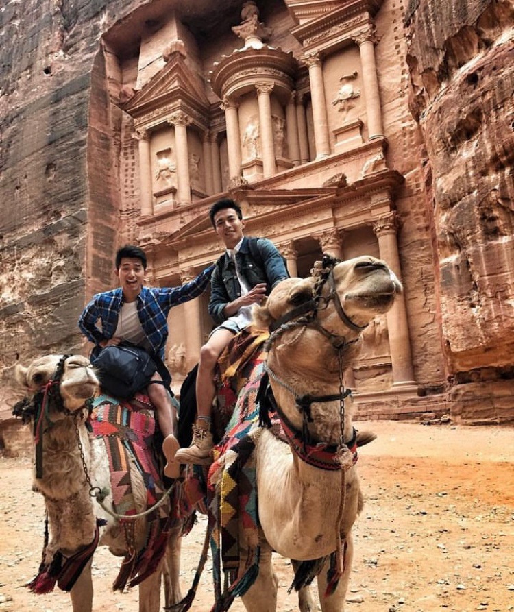 男同事日日都send自拍照，懷疑佢想媾我 | LIHKG 討論區