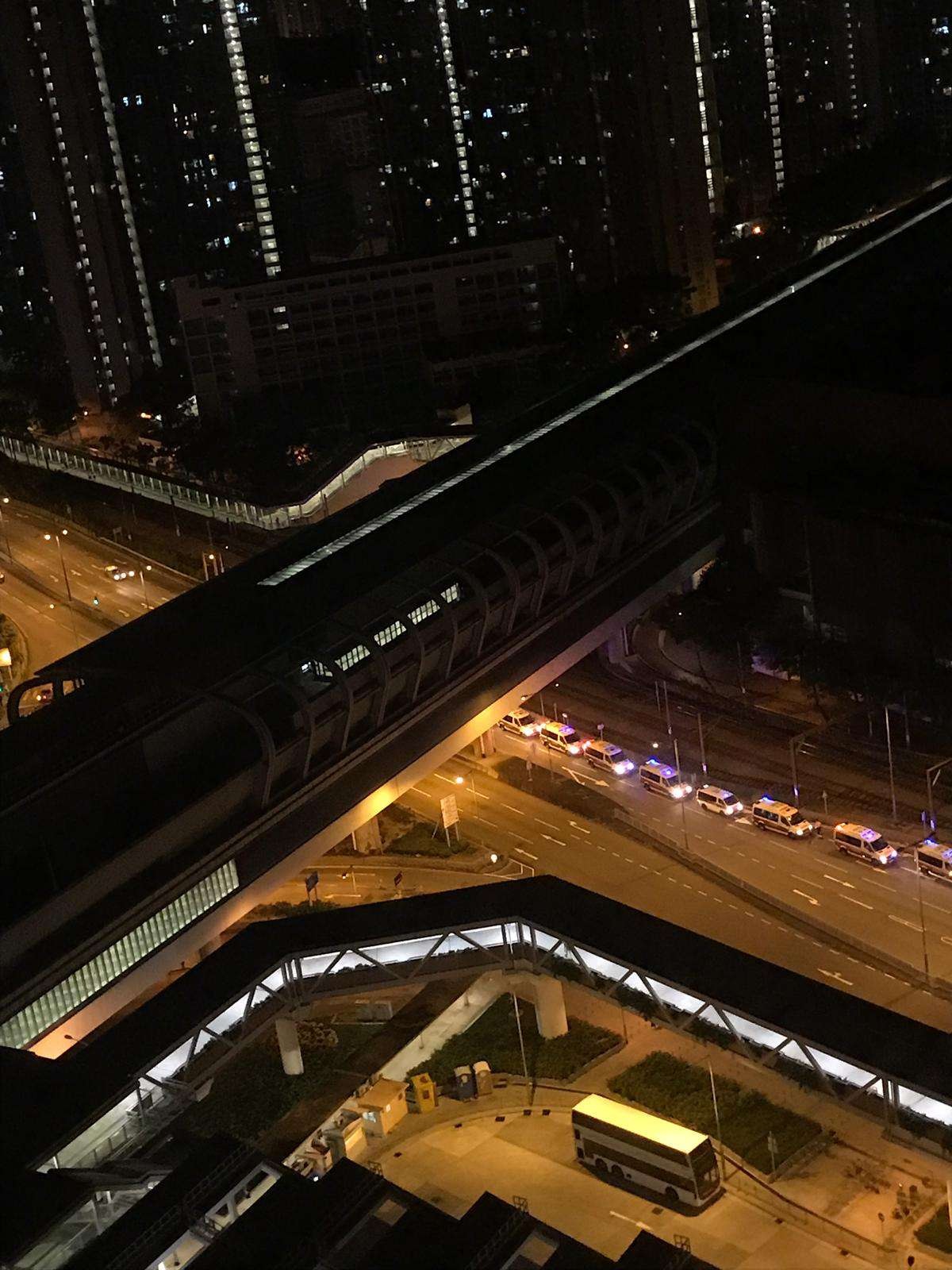 即時突發 天水圍西鐵k76巴士站嗰邊好多狗已經上緊裝備 | LIHKG 討論區