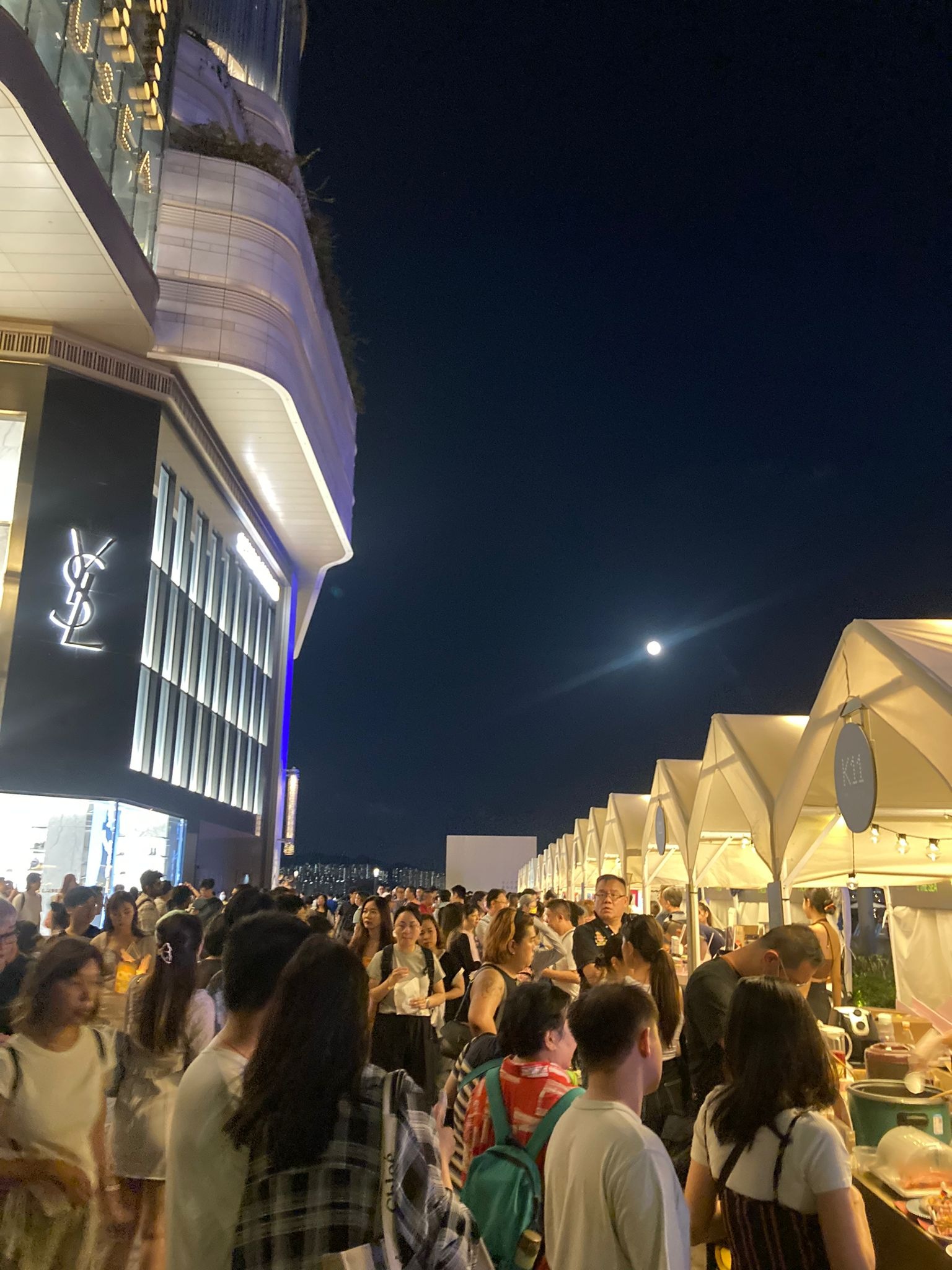 今日K11 夜市得返好少人 無人講嘅？ 好繽紛喎 | LIHKG 討論區