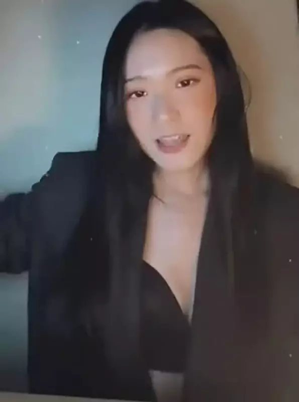 雲浩影Cloud開Live唱到忘形 衫鈕爆開都唔知？！「賣大包」中門大開 | LIHKG 討論區