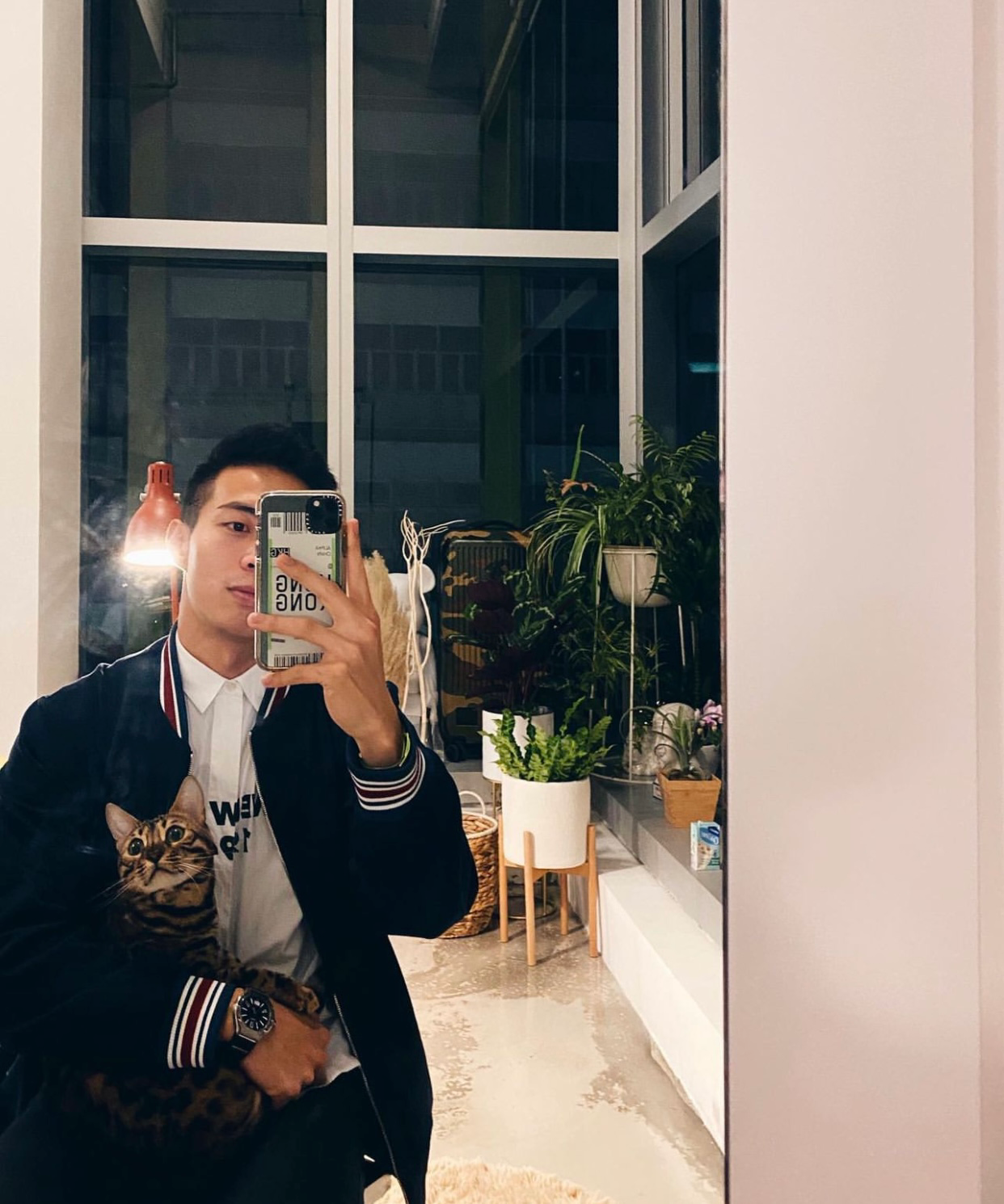 男同事日日都send自拍照，懷疑佢想媾我 | LIHKG 討論區