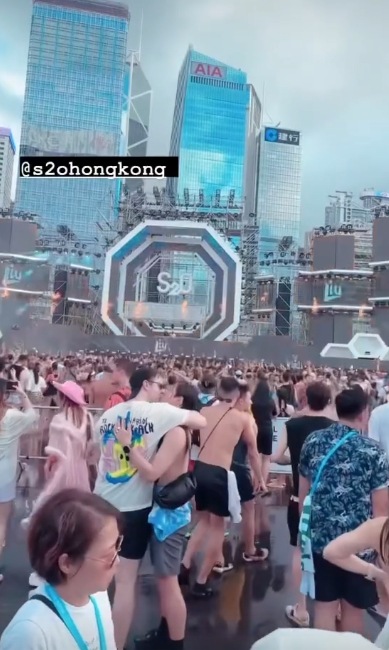 中環S2O亞洲潑水音樂節兩男爆爭執 27歲男遭爆樽傷額頭 | LIHKG 討論區