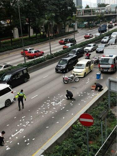 陝西暴雨洪水 「老鳳祥銀樓」 金店20kg過千萬金飾被沖走 有人帶探測儀尋寶 金店希望有人歸還 | LIHKG 討論區