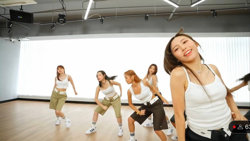 COLLAR《Speak Love》個Dance Version造型係咪致敬緊Grad Din毒撚？？ | LIHKG 討論區