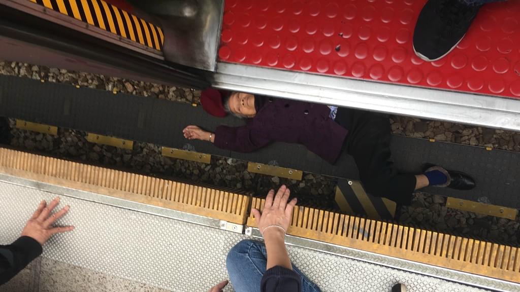 MTR ：觀塘站有乘客需要緊急醫療協助 觀塘綫來往黃埔-調景嶺會延長10-15分鐘 | LIHKG 討論區