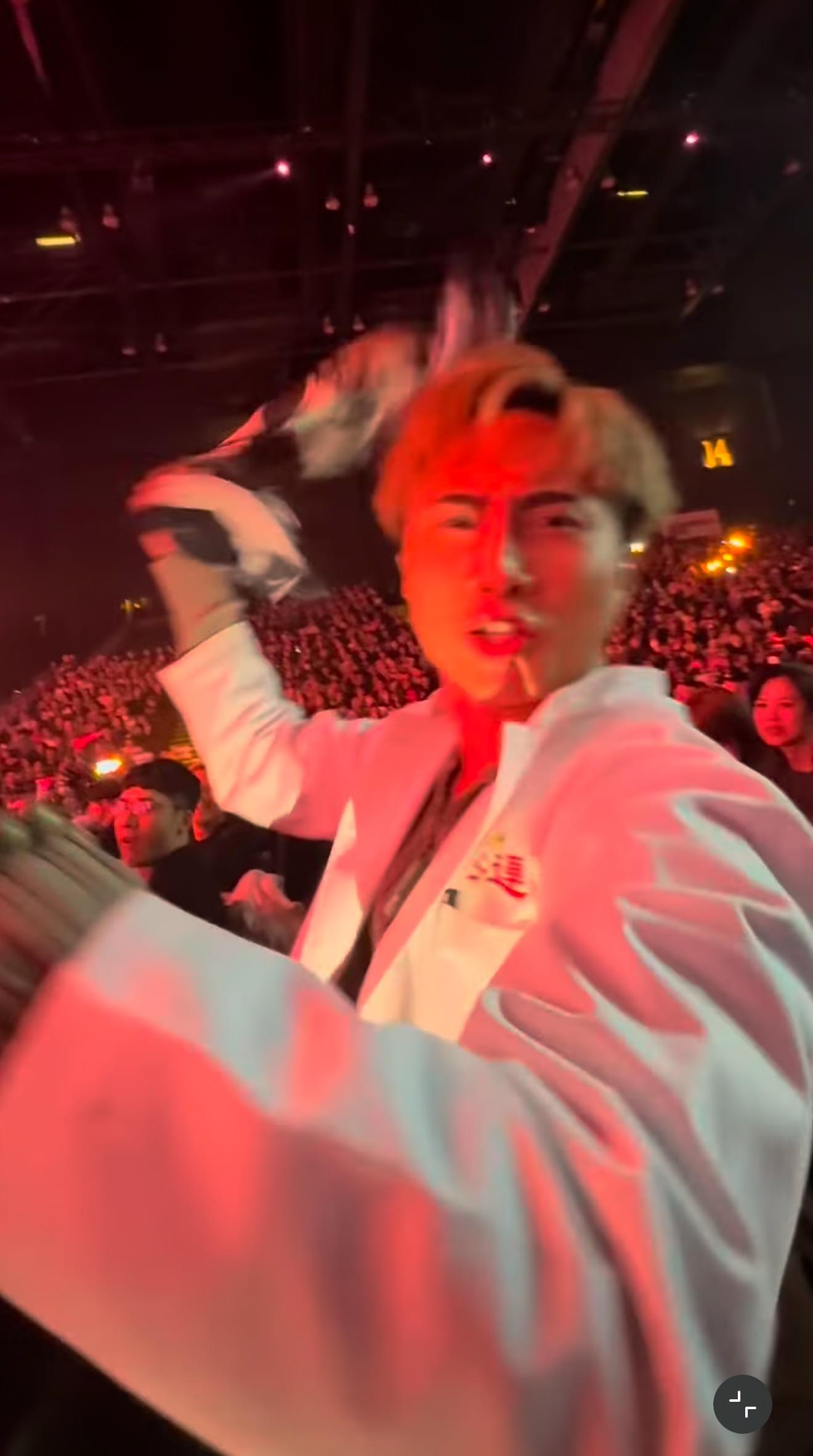 Billy Choi班友係唱緊黑玻璃果陣fing毛巾，洪嘉豪叫佢地唔好fing未？ | LIHKG 討論區