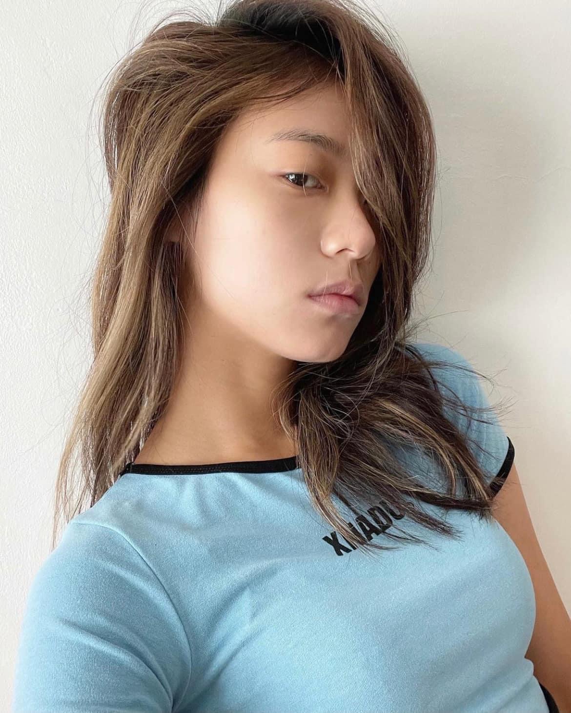 38歲女歌手鄧穎芝大解放！Deep V泳裝震撼眼球 屁股女神轉身晒蜜桃臀 | LIHKG 討論區