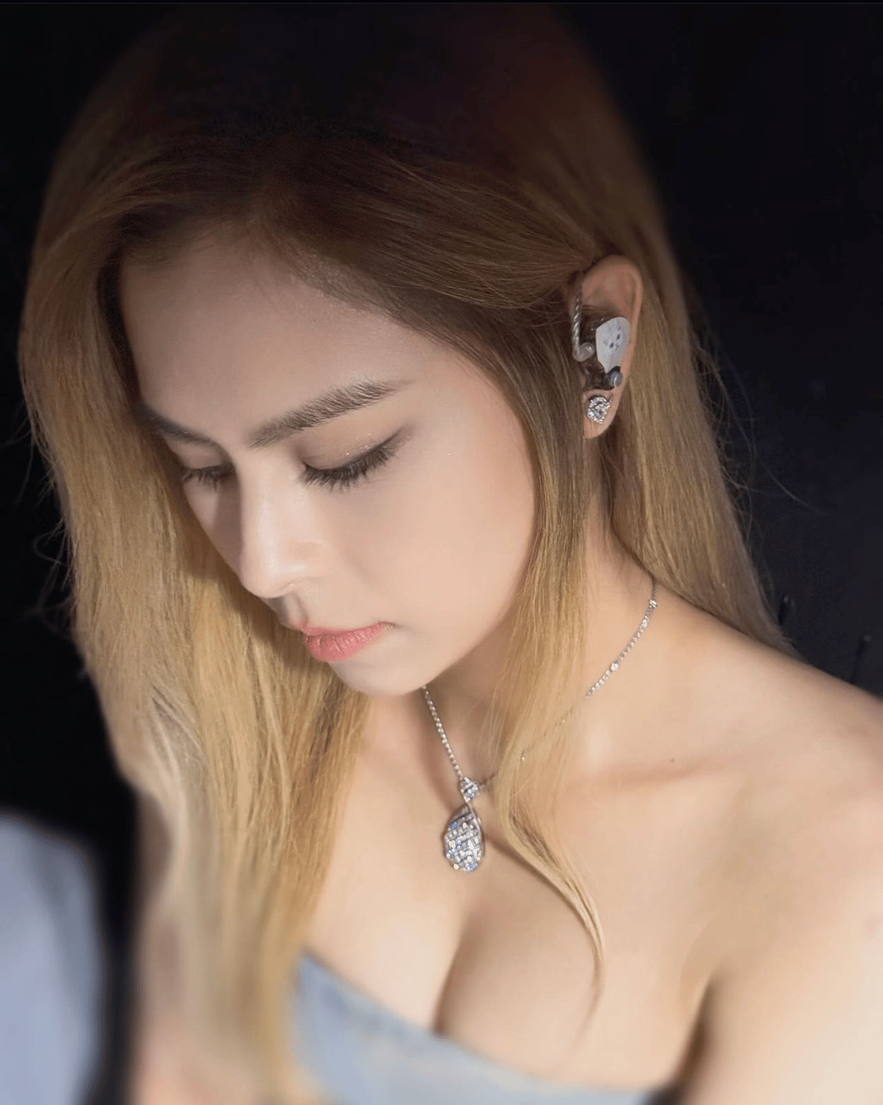 Gin Lee 開始走火入魔，次次Live都一模一樣，成件唱歌機器咁。 | LIHKG 討論區