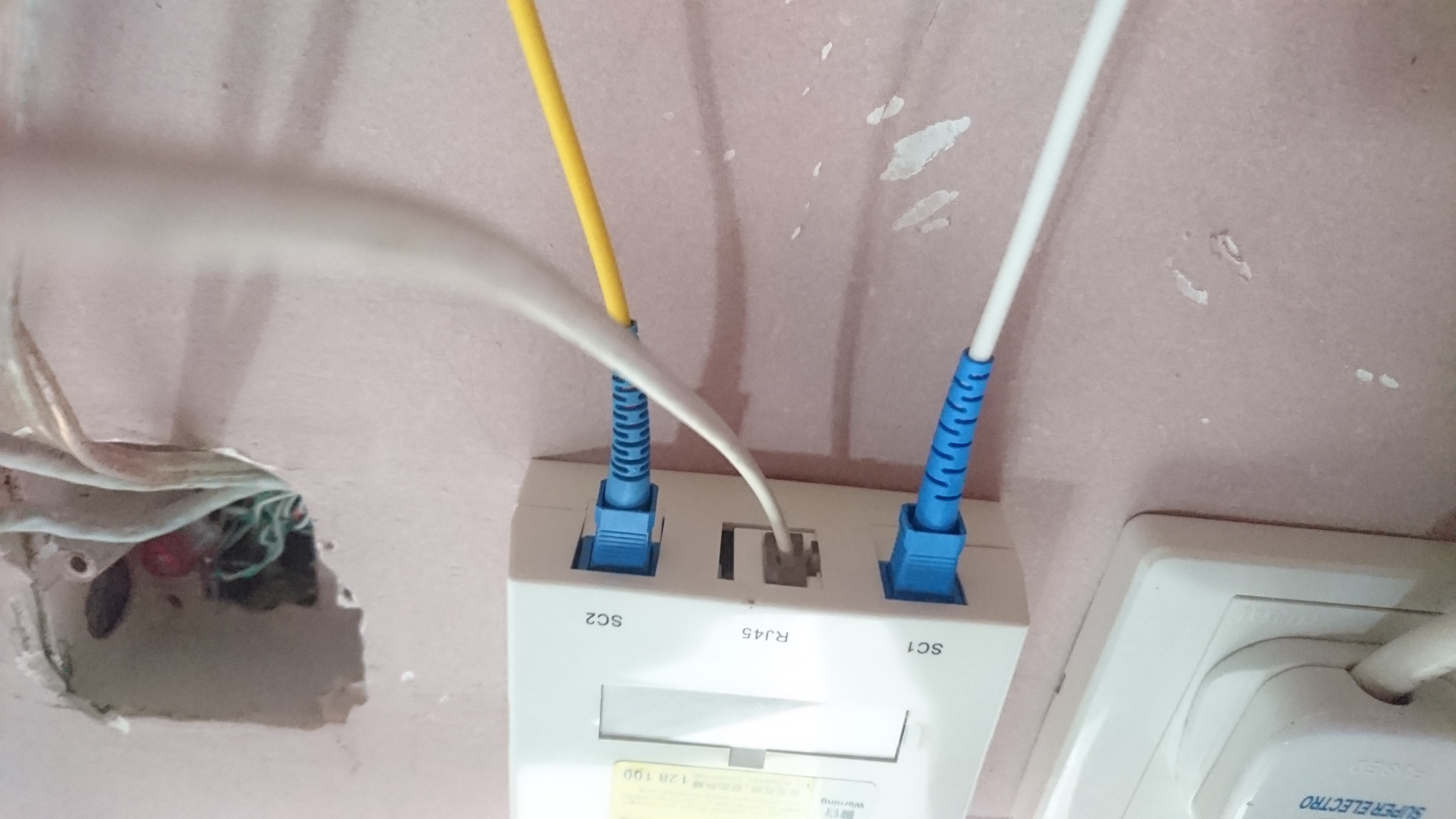 HKBN PCCW fiber + 電話wall jack一雞三味 - 網絡寬頻 - 電腦領域 HKEPC Hardware - 全港 No ...