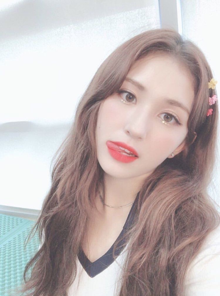 有馬面做對比之後發覺somi真係好完美... | LIHKG 討論區