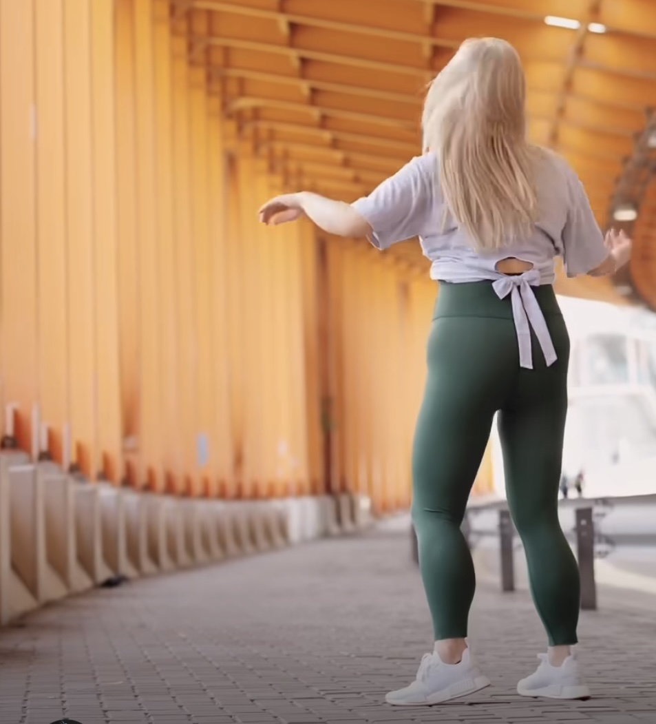 [多圖]女神初嚐瑜珈褲 | LIHKG 討論區