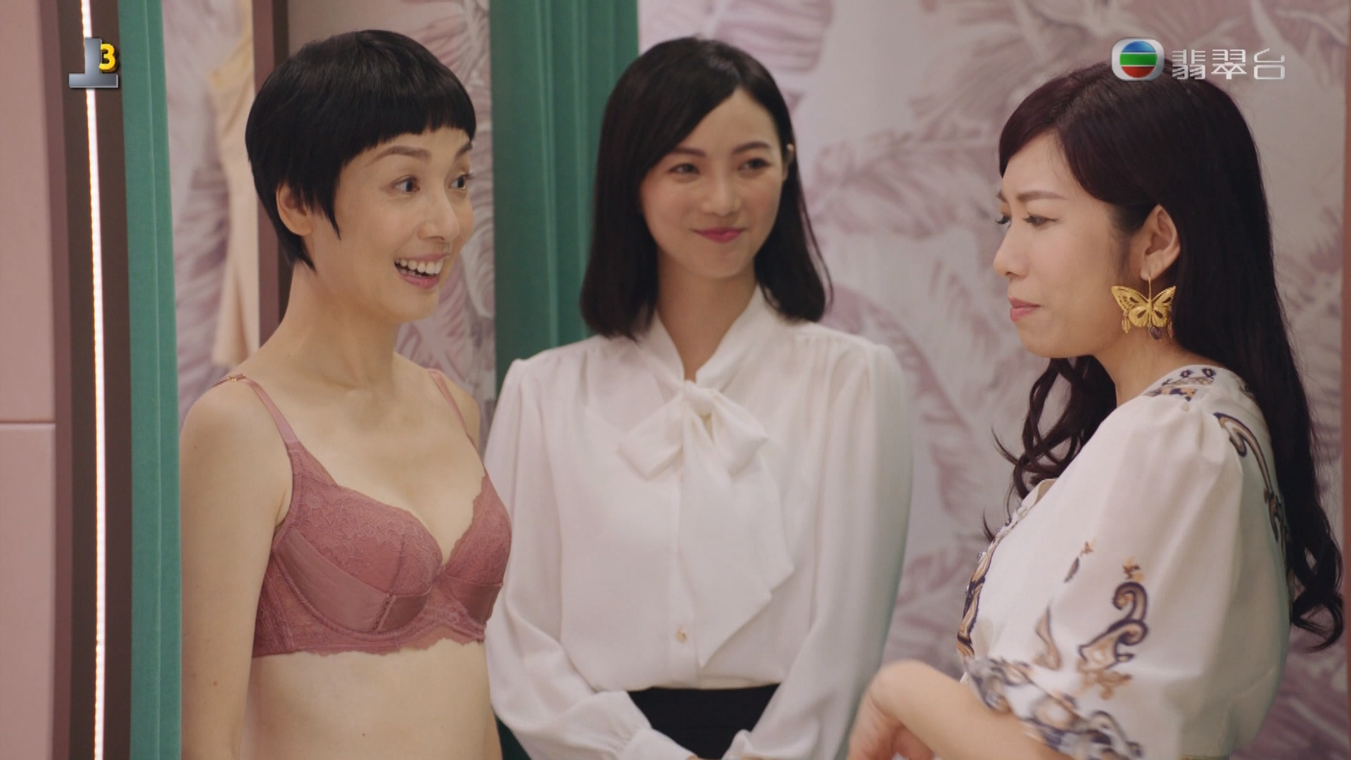 TVB無收視到竟然要出呢招！！！！下流上車族最性感女神淨係戴bra - 香港高登討論區