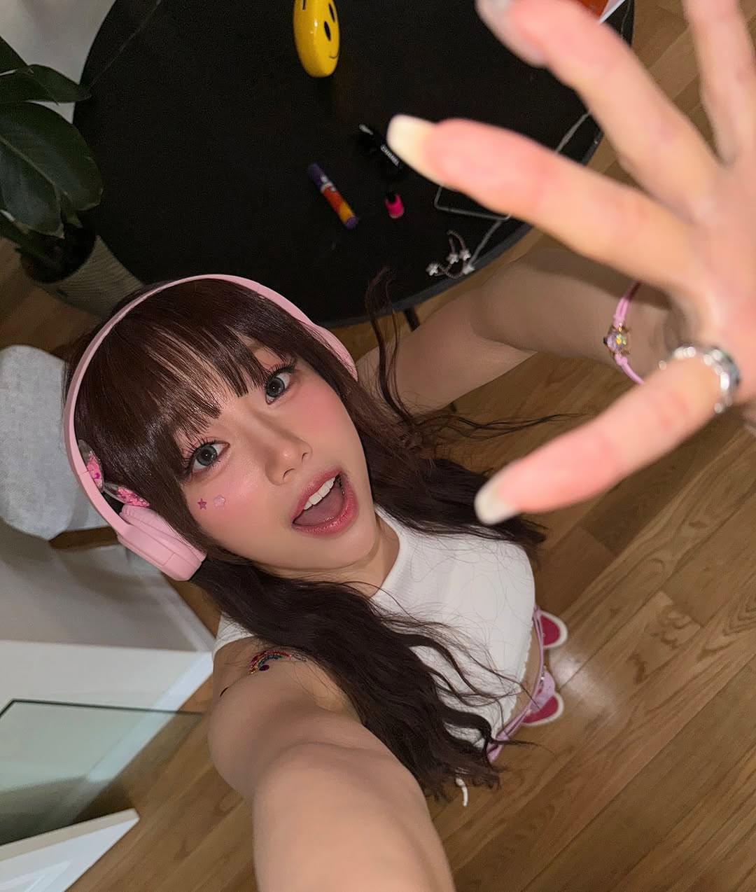 Jeewon 小背心高炒勁QQ自拍 粉色的！ | LIHKG 討論區