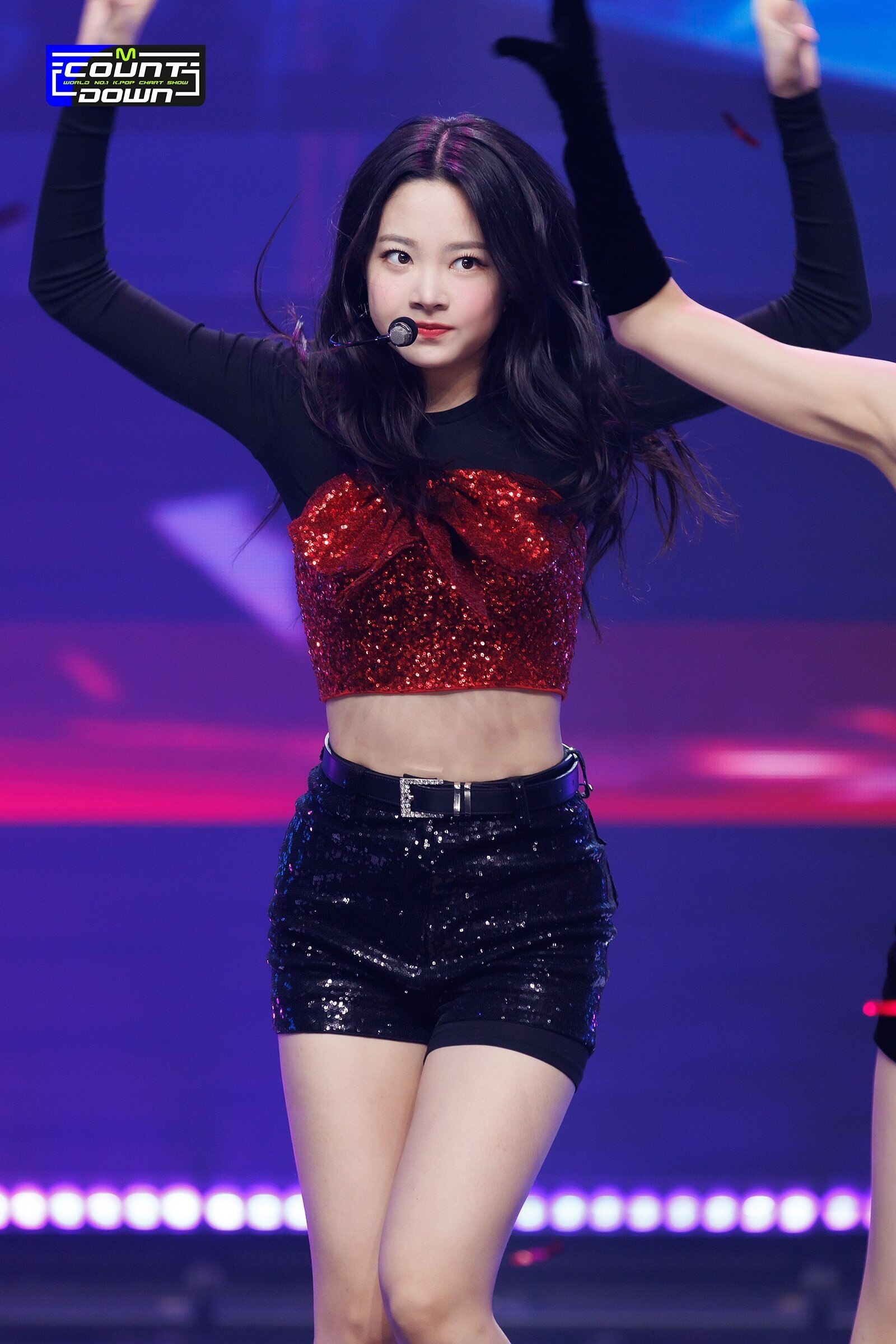 呢兩個ok似樣既kpop妹寶,邊個比較正式? | LIHKG 討論區