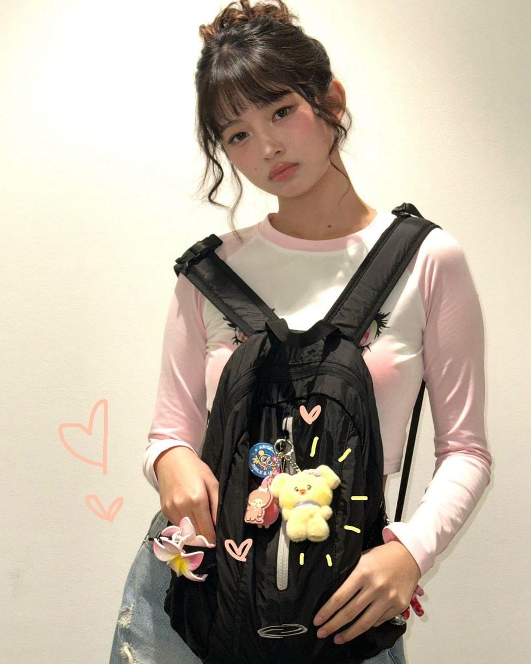 IVE Rei 好想摵佢面豬登（這背包真大） | LIHKG 討論區