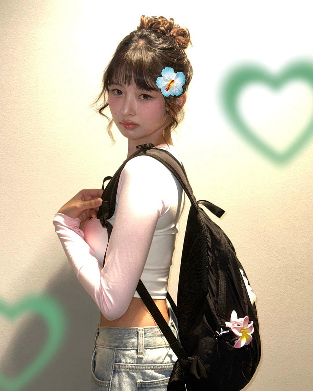 IVE Rei 好想摵佢面豬登（這背包真大） | LIHKG 討論區