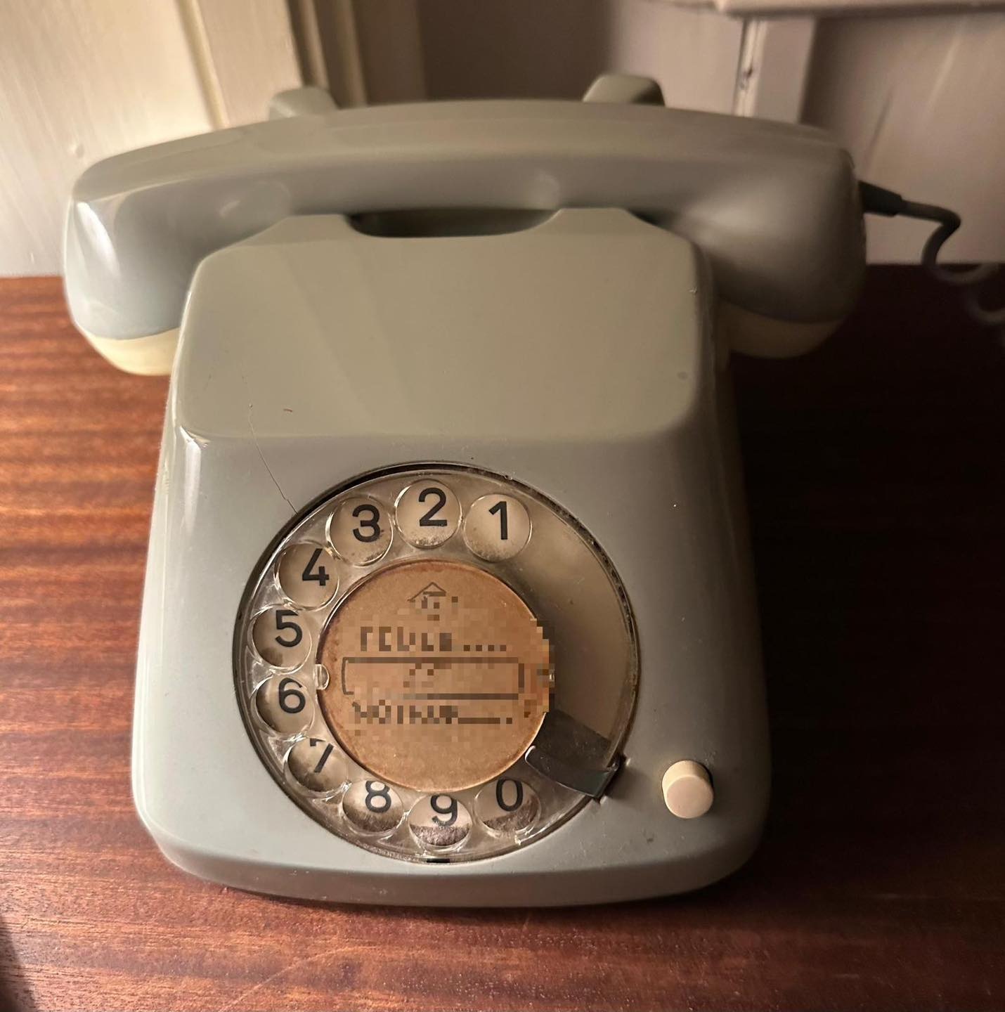 天文台於二零零三年購入一部IBM p690 Regatta電腦系統以運作臨近預報系統，取代過時的SUN E450伺服器。 | LIHKG 討論區