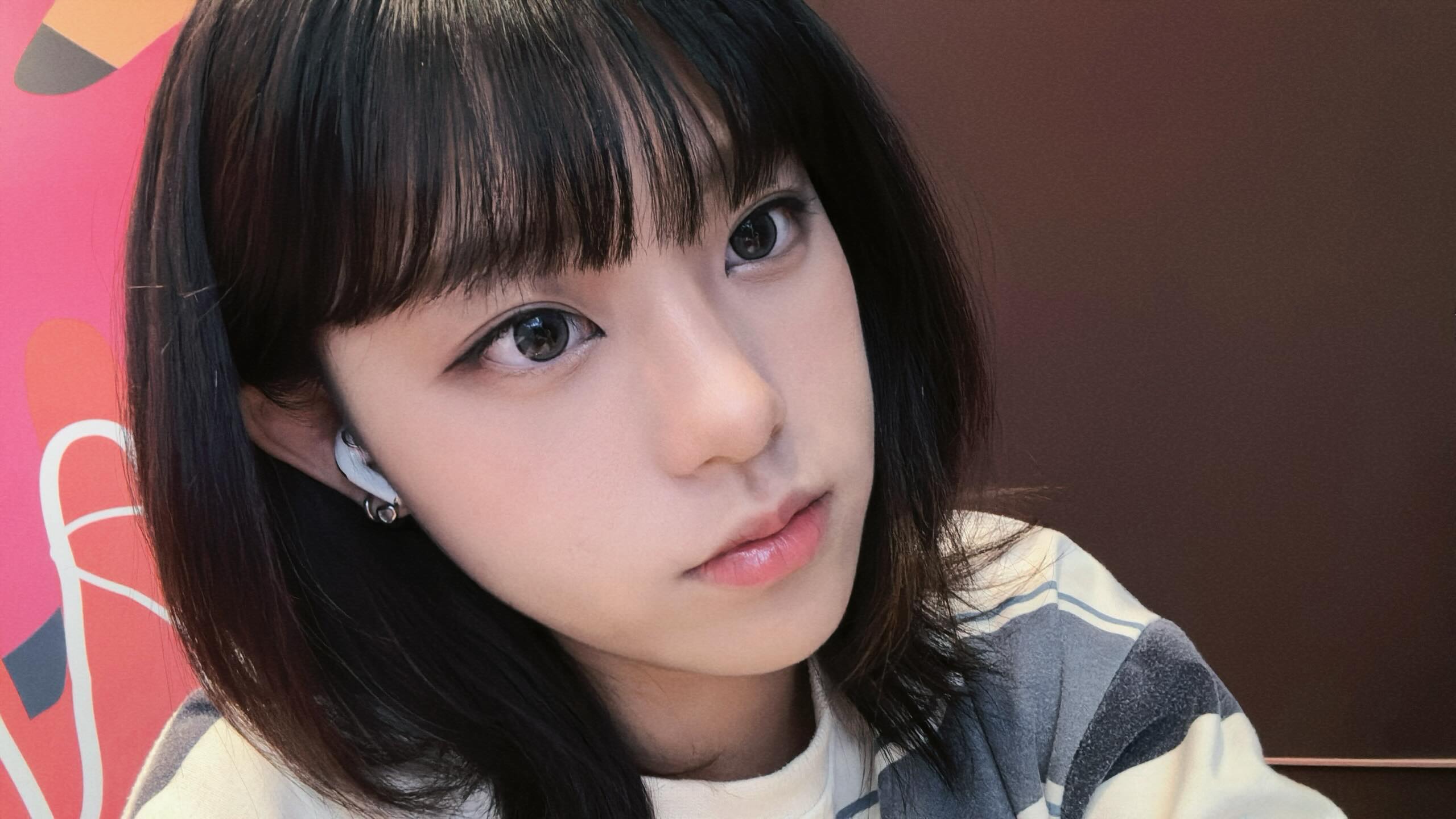 韓女團Haerin遭私生飯爆出私人手機生活照 竟露出白滑春光 網民氣炸聲討 | LIHKG 討論區