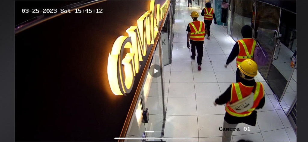 4南亞賊官貌曝光，穿「安全至上」反光衣持刀闖重慶大廈表行 劫50名表價值過千萬 | LIHKG 討論區