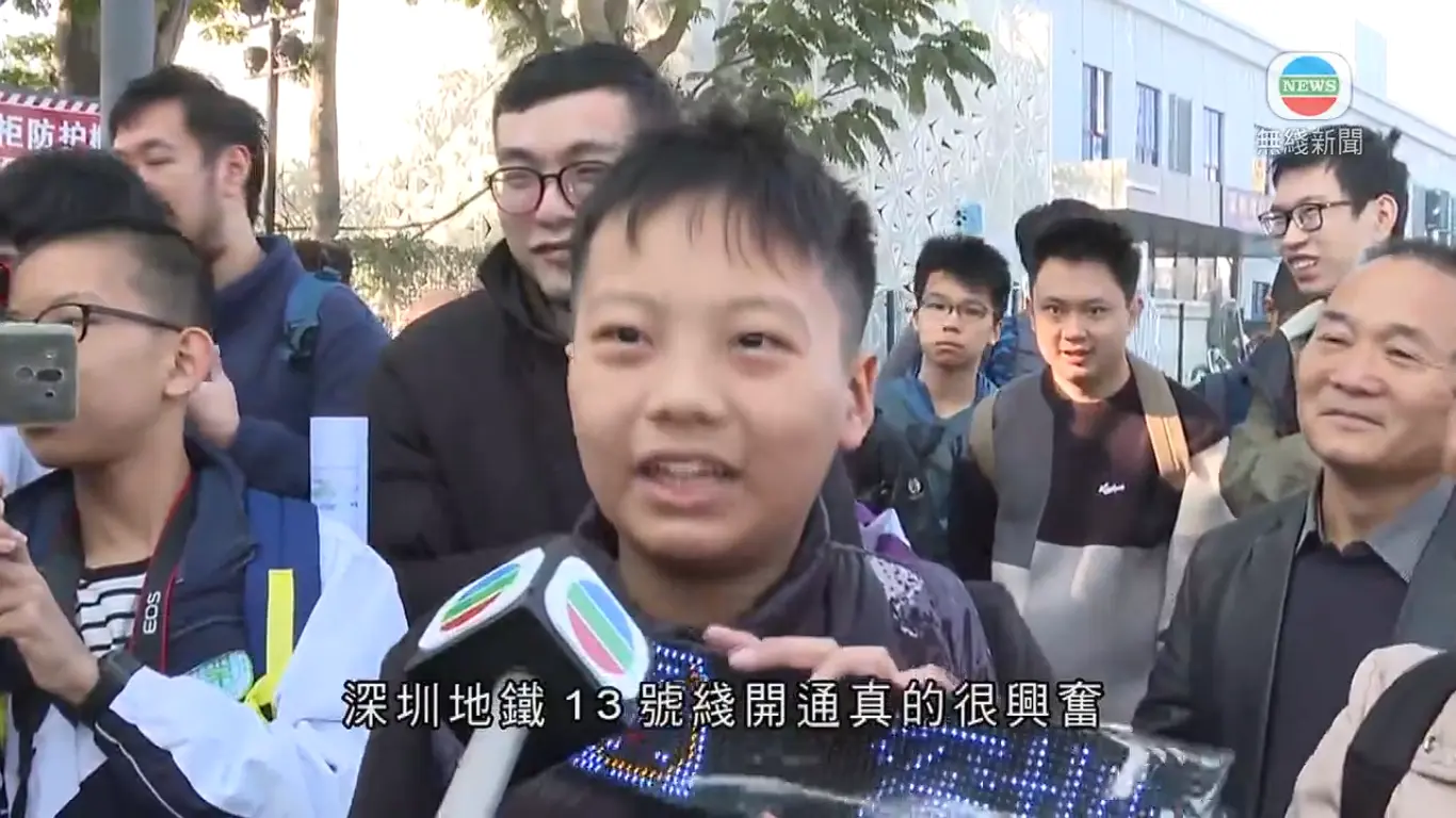 不少香港鐵膠湧深圳高呼:「深圳地鐵開通真的很興奮。」 Lihkg 討論區