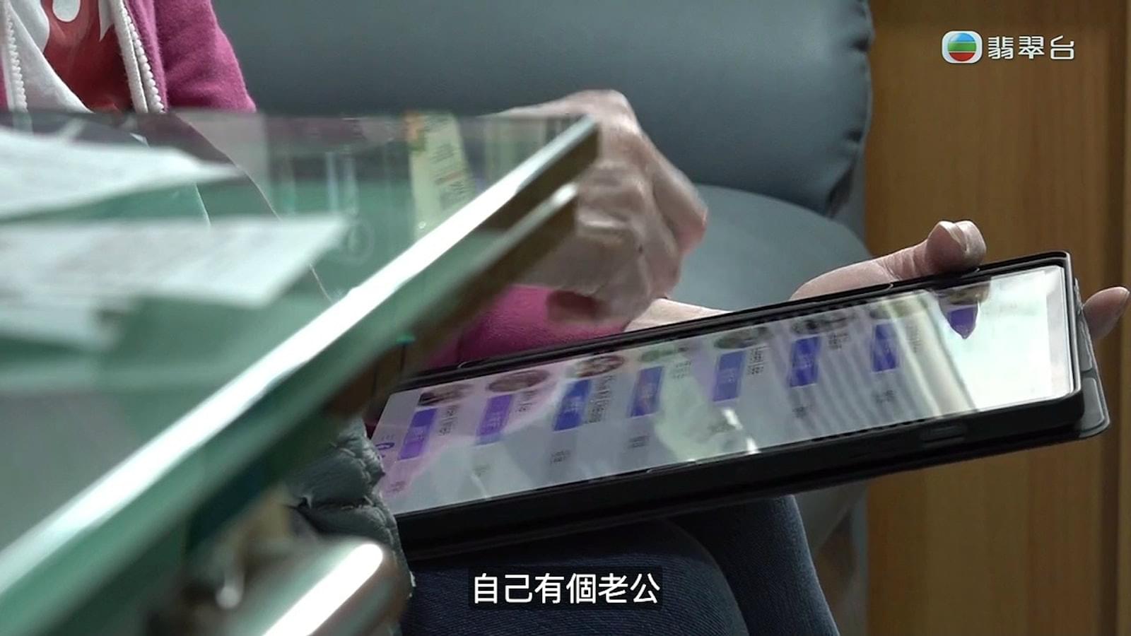 東張西望 已婚中年婦人死口唔認墮六舊腹肌猛男韓國Oppa網戀情騙 買五萬蚊點卡 ：「我怕被你的胸肌彈開我」 | LIHKG 討論區