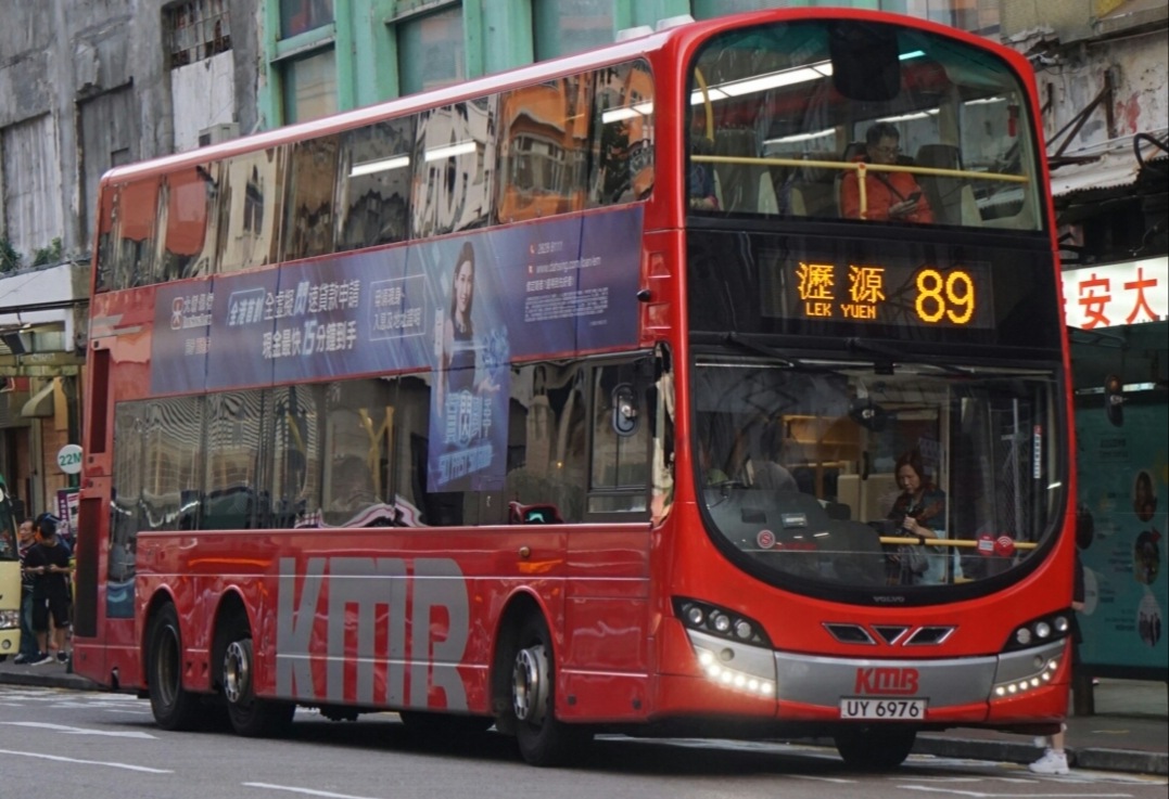 車牌【US 8964】私家車被包圍 | LIHKG 討論區