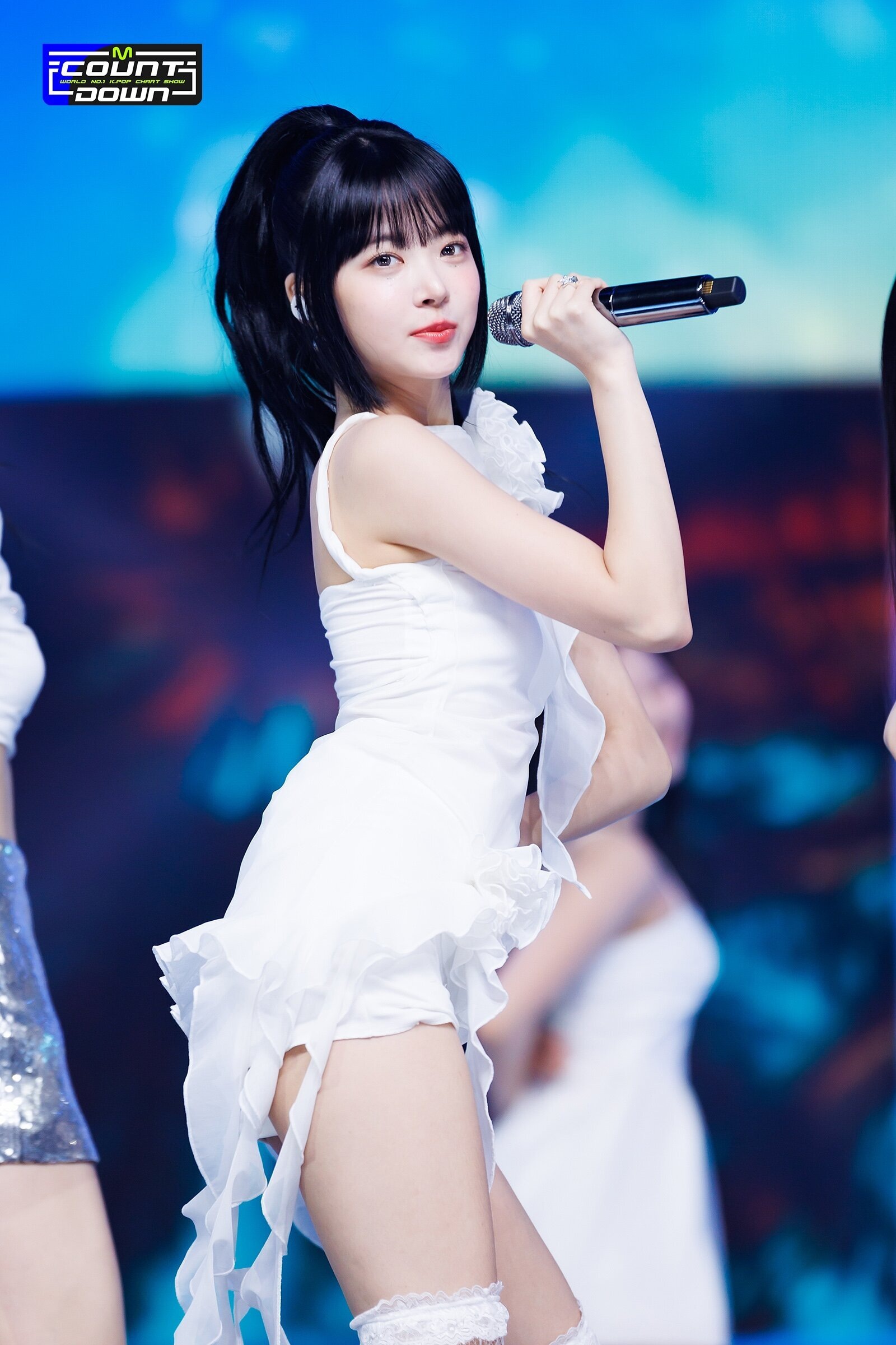 呢兩個ok似樣既kpop妹寶,邊個比較正式? | LIHKG 討論區