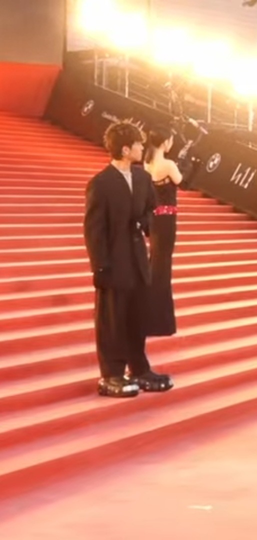 Crocs: Ansonbean VS MC | LIHKG 討論區