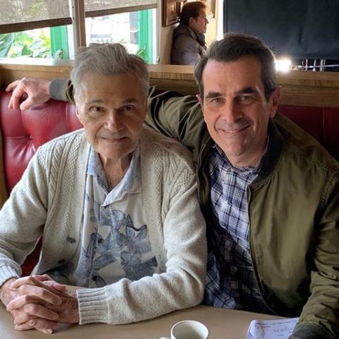 (Modern Family) Frank Dunphy 演員過身 享年86 | LIHKG 討論區