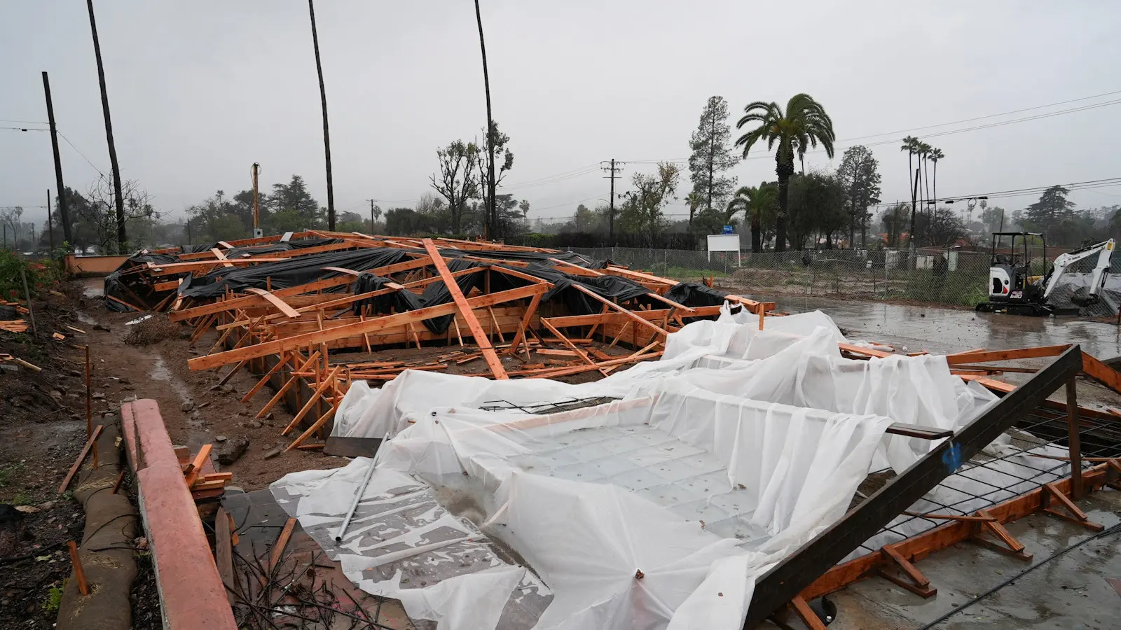美國南加州聖誕風暴肆虐 多地有暴雨山洪 已至少3人死亡逾12萬戶斷電 | LIHKG 討論區